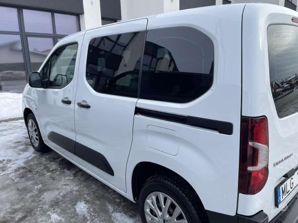 White Citroen Berlingo 2022 in Vilnius, with an engine capacity of 1.20 L and mileage of 53 thousand km for 15000 €, photo 4 on AUTOMOTO.COM.LV
