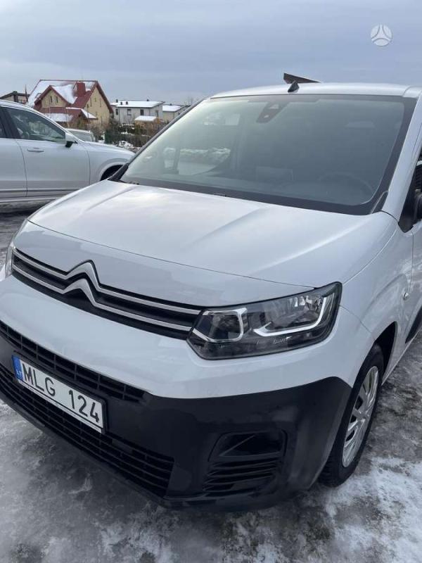 White Citroen Berlingo 2022 in Vilnius, with an engine capacity of 1.20 L and mileage of 53 thousand km for 15000 €, photo 7 on AUTOMOTO.COM.LV