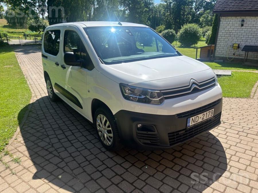 Balts Citroen Berlingo 2022 Valmiera, ar dzinēja tilpumu 1.50 L un nobraukumu 118 tūkst. km par 13800 €, foto 1 vietnē AUTOMOTO.COM.LV