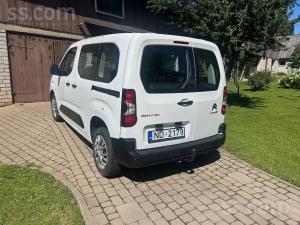 Balts Citroen Berlingo 2022 Valmiera, ar dzinēja tilpumu 1.50 L un nobraukumu 118 tūkst. km par 13800 €, foto 4 vietnē AUTOMOTO.COM.LV