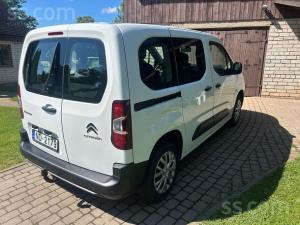 Balts Citroen Berlingo 2022 Valmiera, ar dzinēja tilpumu 1.50 L un nobraukumu 118 tūkst. km par 13800 €, foto 5 vietnē AUTOMOTO.COM.LV