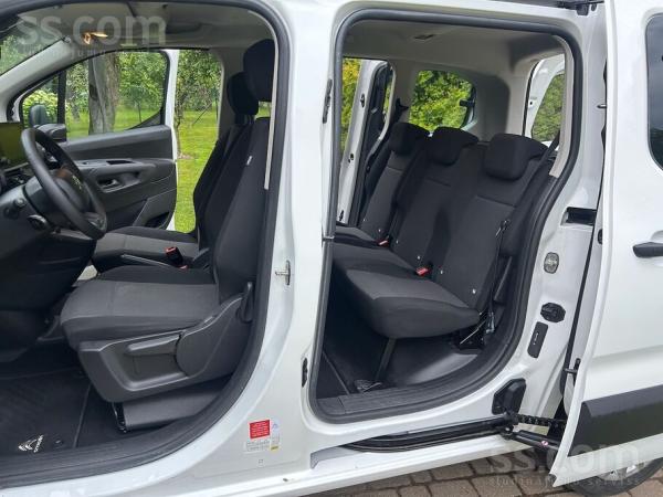 Balts Citroen Berlingo 2022 Valmiera, ar dzinēja tilpumu 1.50 L un nobraukumu 118 tūkst. km par 13800 €, foto 5 vietnē AUTOMOTO.COM.LV