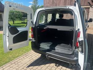 Balts Citroen Berlingo 2022 Valmiera, ar dzinēja tilpumu 1.50 L un nobraukumu 118 tūkst. km par 13800 €, foto 8 vietnē AUTOMOTO.COM.LV