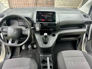 Balts Citroen Berlingo 2022 Valmiera, ar dzinēja tilpumu 1.50 L un nobraukumu 118 tūkst. km par 13800 €, foto 15 vietnē AUTOMOTO.COM.LV