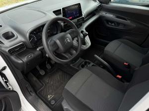 White Citroen Berlingo 2023 in Vilnius, with an engine capacity of 1.20 L and mileage of 133 thousand km for 14900 €, photo 9 on AUTOMOTO.COM.LV