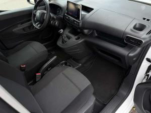 White Citroen Berlingo 2023 in Vilnius, with an engine capacity of 1.20 L and mileage of 133 thousand km for 14900 €, photo 12 on AUTOMOTO.COM.LV