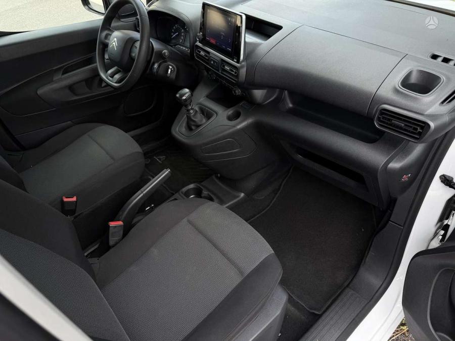 White Citroen Berlingo 2023 in Vilnius, with an engine capacity of 1.20 L and mileage of 133 thousand km for 14900 €, photo 12 on AUTOMOTO.COM.LV
