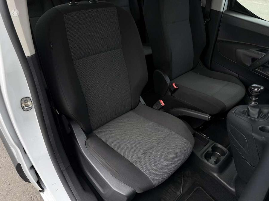 White Citroen Berlingo 2023 in Vilnius, with an engine capacity of 1.20 L and mileage of 133 thousand km for 14900 €, photo 13 on AUTOMOTO.COM.LV