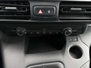 White Citroen Berlingo 2023 in Vilnius, with an engine capacity of 1.20 L and mileage of 133 thousand km for 14900 €, photo 19 on AUTOMOTO.COM.LV
