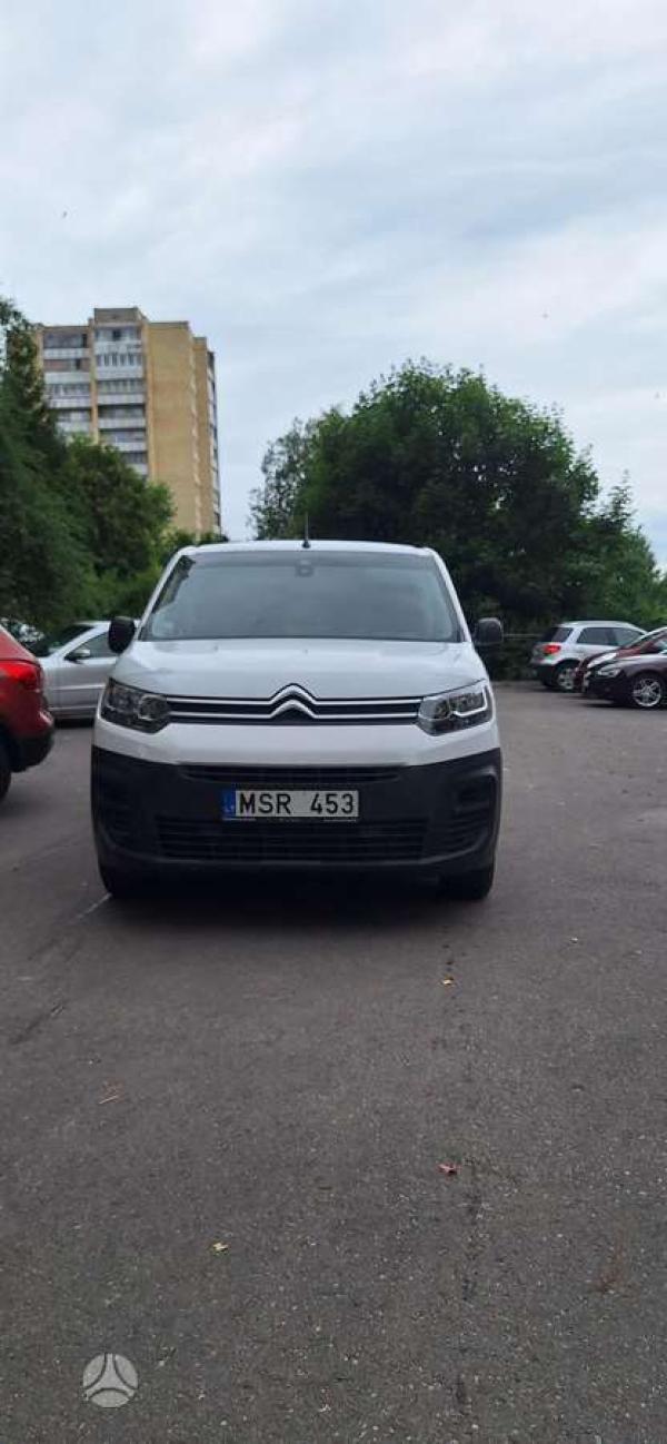 Balts Citroen Berlingo 2023 Viļņa, ar dzinēja tilpumu 1.50 L un nobraukumu 211 tūkst. km par 16000 €, foto 2 vietnē AUTOMOTO.COM.LV