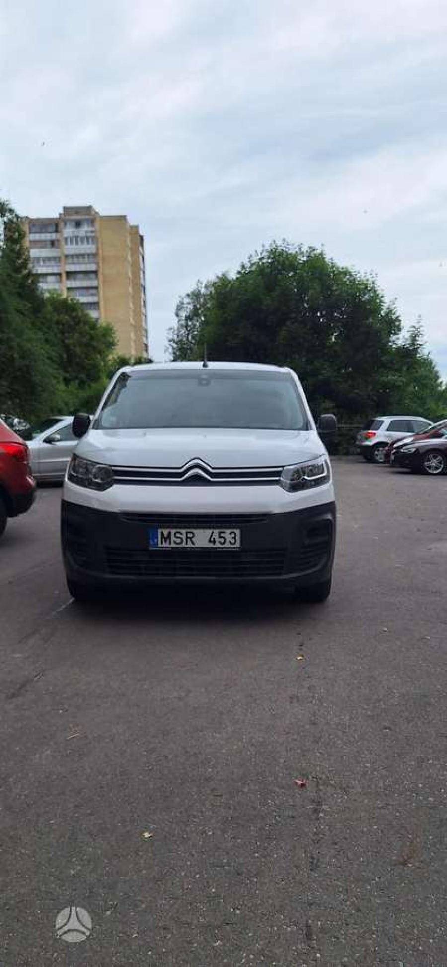 White Citroen Berlingo 2023 in Vilnius, with an engine capacity of 1.50 L and mileage of 211 thousand km for 16000 €, photo 3 on AUTOMOTO.COM.LV