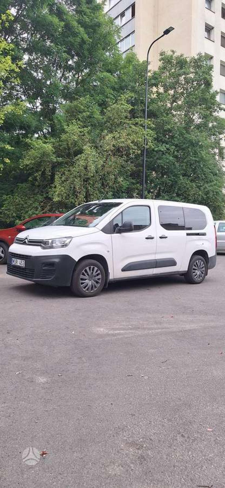 White Citroen Berlingo 2023 in Vilnius, with an engine capacity of 1.50 L and mileage of 211 thousand km for 16000 €, photo 4 on AUTOMOTO.COM.LV