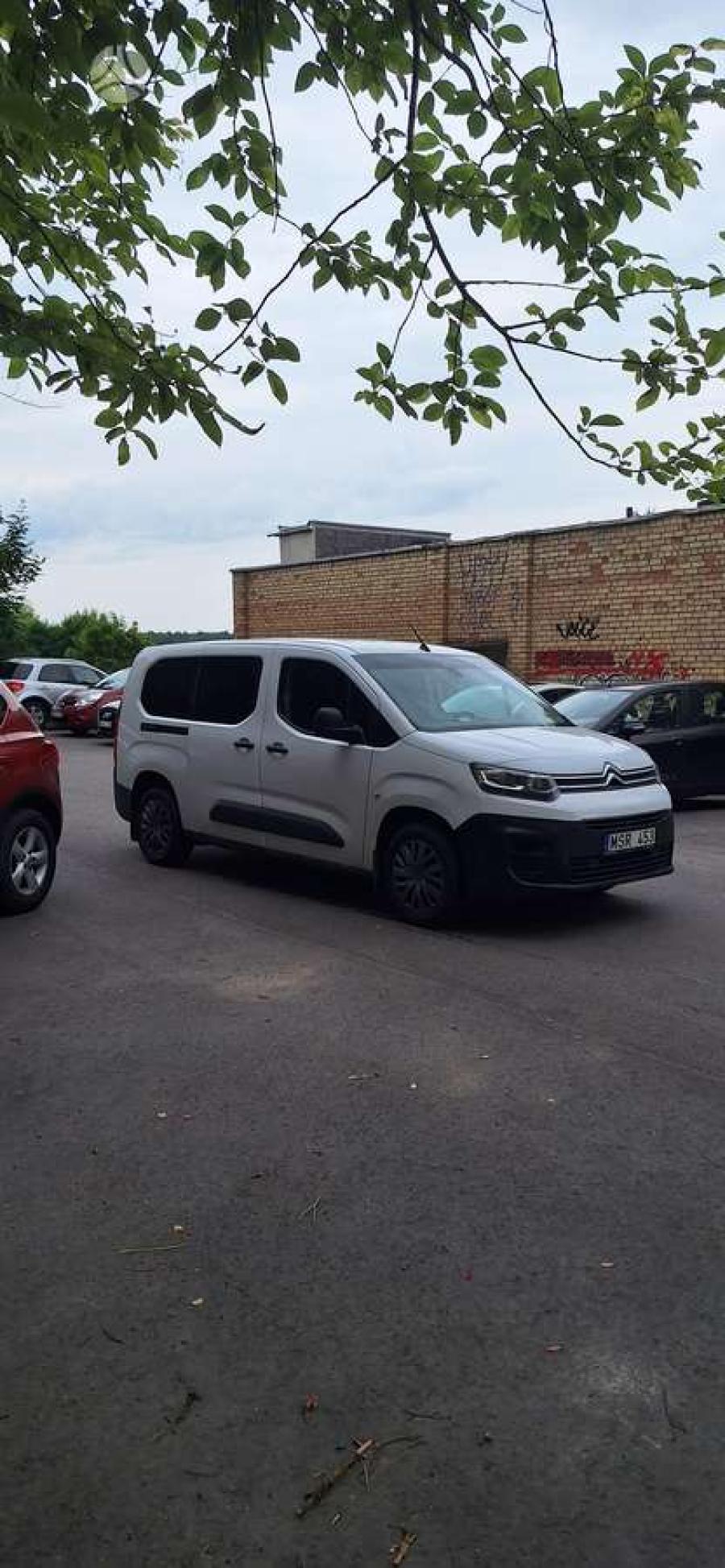 White Citroen Berlingo 2023 in Vilnius, with an engine capacity of 1.50 L and mileage of 211 thousand km for 16000 €, photo 5 on AUTOMOTO.COM.LV