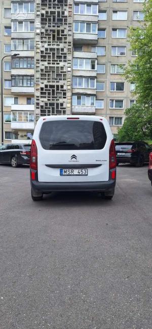 White Citroen Berlingo 2023 in Vilnius, with an engine capacity of 1.50 L and mileage of 211 thousand km for 16000 €, photo 6 on AUTOMOTO.COM.LV