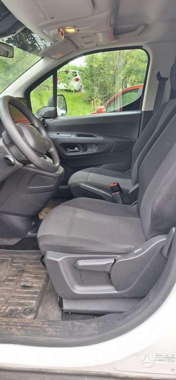 Balts Citroen Berlingo 2023 Viļņa, ar dzinēja tilpumu 1.50 L un nobraukumu 211 tūkst. km par 16000 €, foto 6 vietnē AUTOMOTO.COM.LV