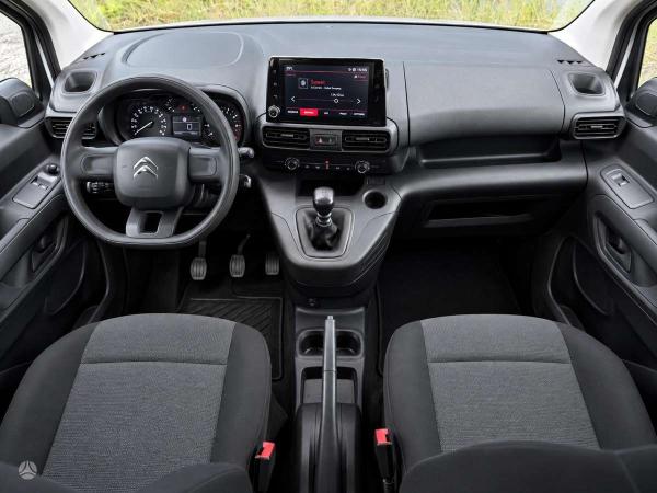 White Citroen Berlingo 2023 in Vilnius, with an engine capacity of 1.20 L and mileage of 133 thousand km for 13950 €, photo 7 on AUTOMOTO.COM.LV