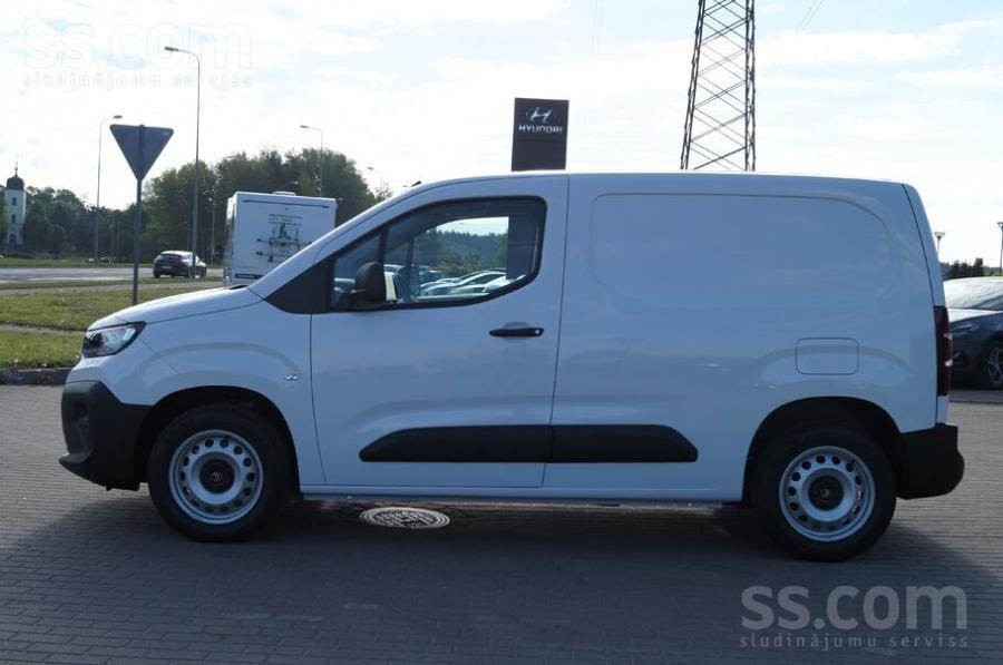 Balts Citroen Berlingo 2025 Rīga, ar dzinēja tilpumu 1.20 L un nobraukumu 10 tūkst. km par 22750 €, foto 4 vietnē AUTOMOTO.COM.LV