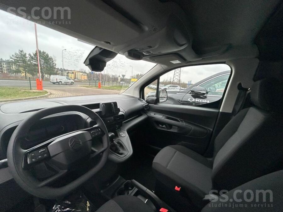 Balts Citroen Berlingo 2025 Rīga, ar dzinēja tilpumu 1.20 L un nobraukumu 10 tūkst. km par 22750 €, foto 9 vietnē AUTOMOTO.COM.LV