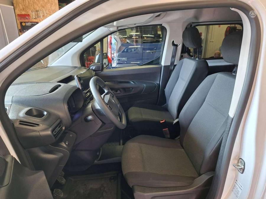 White Citroen Berlingo 2025 in Klaipeda, with an engine capacity of 1.50 L and mileage of 57 thousand km for 18392 €, photo 7 on AUTOMOTO.COM.LV