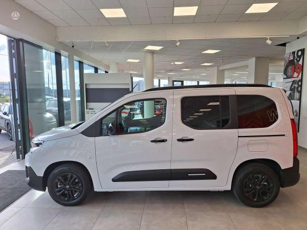 Citroen Berlingo 2026 in Vilnius on AUTOMOTO.COM.LV White Citroen Berlingo 2026 in Vilnius, with an engine capacity of 1.50 L and mileage of 0 thousand km for 28990 €, photo 5 on AUTOMOTO.COM.LV