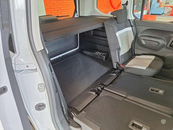 Citroen Berlingo 2026 in Vilnius on AUTOMOTO.COM.LV White Citroen Berlingo 2026 in Vilnius, with an engine capacity of 1.50 L and mileage of 0 thousand km for 28990 €, photo 10 on AUTOMOTO.COM.LV