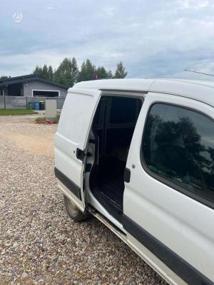 White Citroen Berlingo 2011 in Vilnius, with an engine capacity of 1.56 L and mileage of 194 thousand km for 1300 €, photo 6 on AUTOMOTO.COM.LV