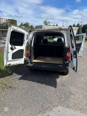 White Citroen Berlingo 2013 in Riga, with an engine capacity of 1.56 L and mileage of 338 thousand km for 1600 €, photo 5 on AUTOMOTO.COM.LV