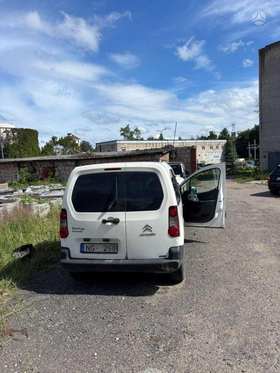 White Citroen Berlingo 2013 in Riga, with an engine capacity of 1.56 L and mileage of 338 thousand km for 1600 €, photo 6 on AUTOMOTO.COM.LV