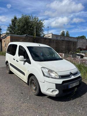 White Citroen Berlingo 2013 in Riga, with an engine capacity of 1.56 L and mileage of 338 thousand km for 1600 €, photo 7 on AUTOMOTO.COM.LV