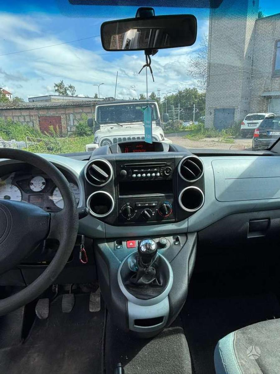 White Citroen Berlingo 2013 in Riga, with an engine capacity of 1.56 L and mileage of 338 thousand km for 1600 €, photo 12 on AUTOMOTO.COM.LV