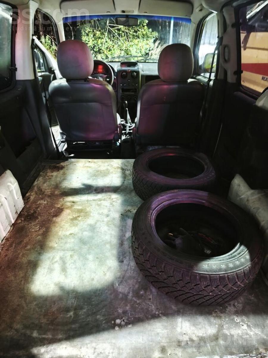 Balts Citroen Berlingo 2006 Rīga, ar dzinēja tilpumu 1.40 L un nobraukumu 395 tūkst. km par 390 €, foto 6 vietnē AUTOMOTO.COM.LV