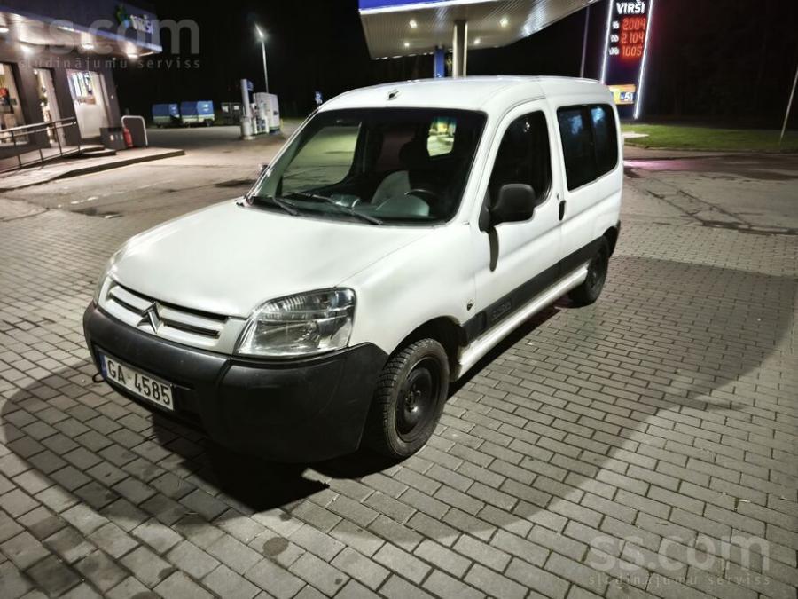 White Citroen Berlingo 2006 in Riga, with an engine capacity of 1.40 L and mileage of 395 thousand km for 390 €, photo 1 on AUTOMOTO.COM.LV