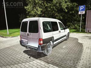 White Citroen Berlingo 2006 in Riga, with an engine capacity of 1.40 L and mileage of 395 thousand km for 390 €, photo 4 on AUTOMOTO.COM.LV