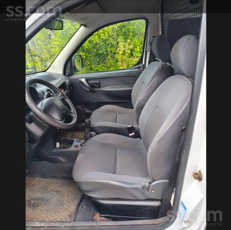 White Citroen Berlingo 2008 in Riga, with an engine capacity of 1.40 L and mileage of 167 thousand km for 1800 €, photo 3 on AUTOMOTO.COM.LV