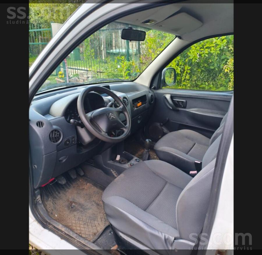 White Citroen Berlingo 2008 in Riga, with an engine capacity of 1.40 L and mileage of 167 thousand km for 1800 €, photo 4 on AUTOMOTO.COM.LV