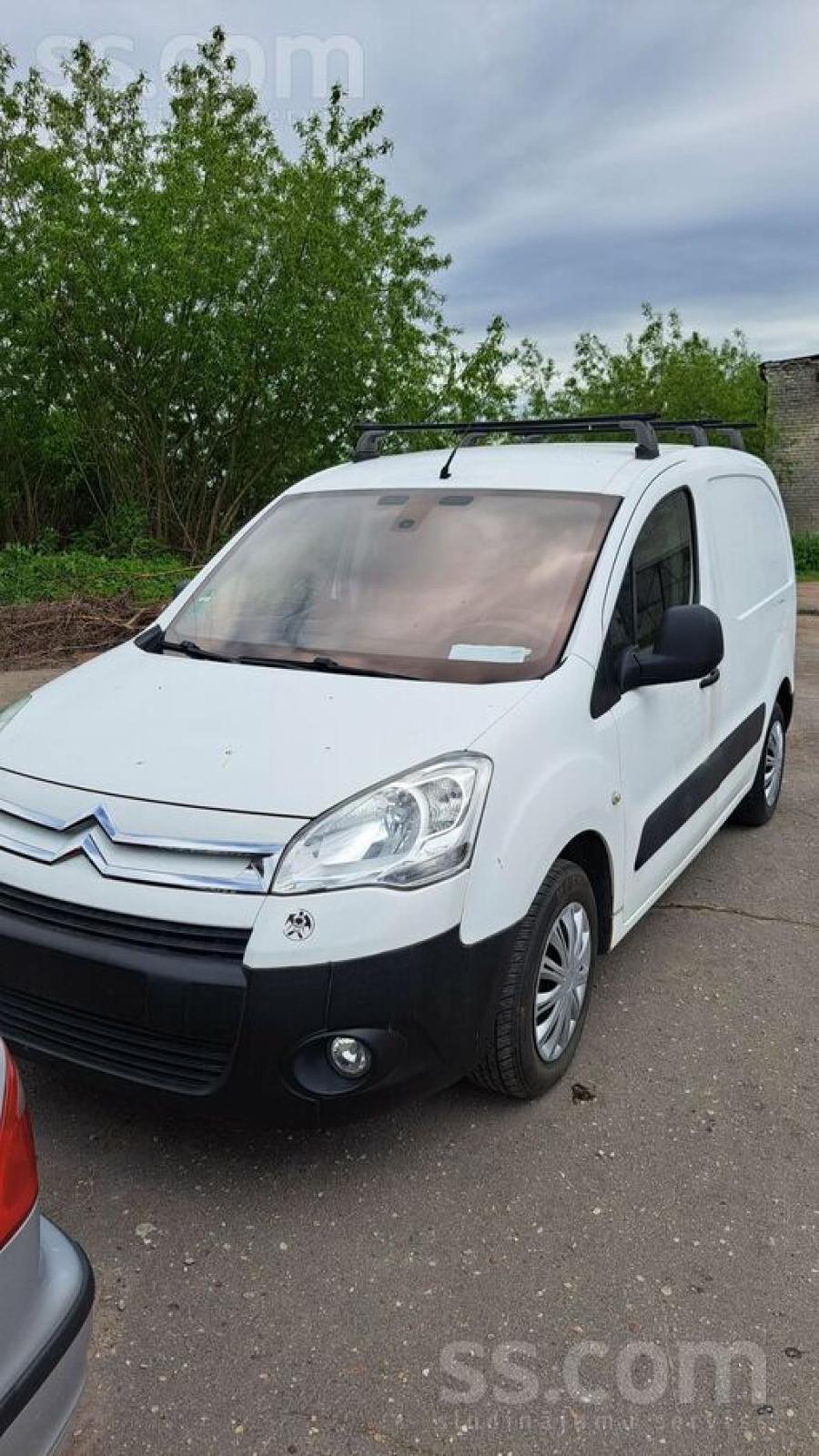 White Citroen Berlingo 2008 in Liepaja, with an engine capacity of 1.80 L and mileage of 260 thousand km for 4000 €, photo 1 on AUTOMOTO.COM.LV