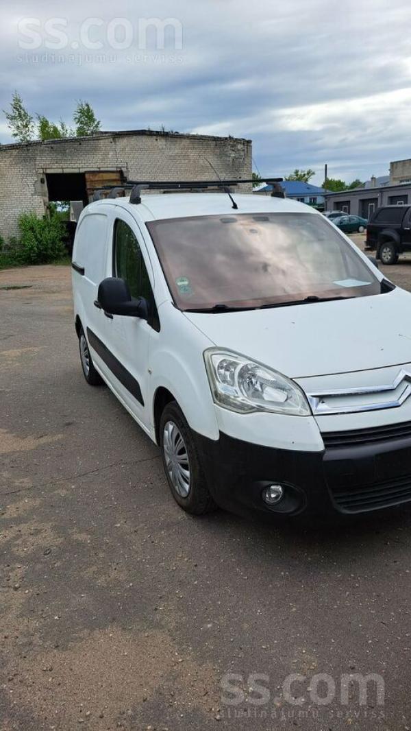 White Citroen Berlingo 2008 in Liepaja, with an engine capacity of 1.80 L and mileage of 260 thousand km for 4000 €, photo 2 on AUTOMOTO.COM.LV