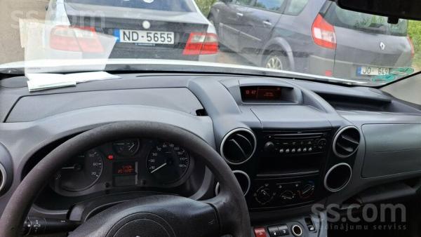 White Citroen Berlingo 2008 in Liepaja, with an engine capacity of 1.80 L and mileage of 260 thousand km for 4000 €, photo 3 on AUTOMOTO.COM.LV
