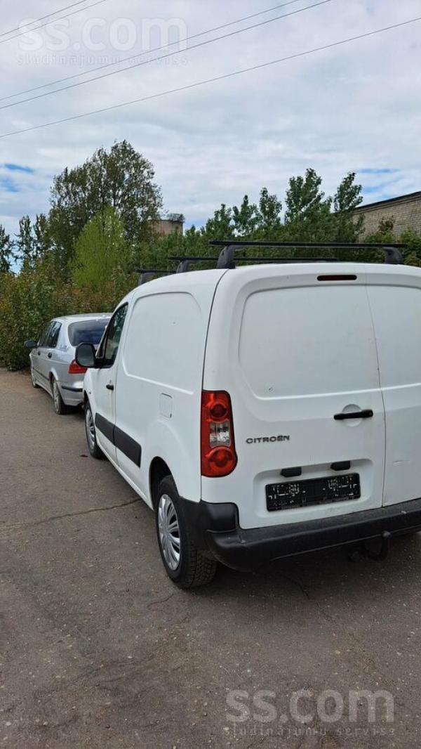 White Citroen Berlingo 2008 in Liepaja, with an engine capacity of 1.80 L and mileage of 260 thousand km for 4000 €, photo 5 on AUTOMOTO.COM.LV