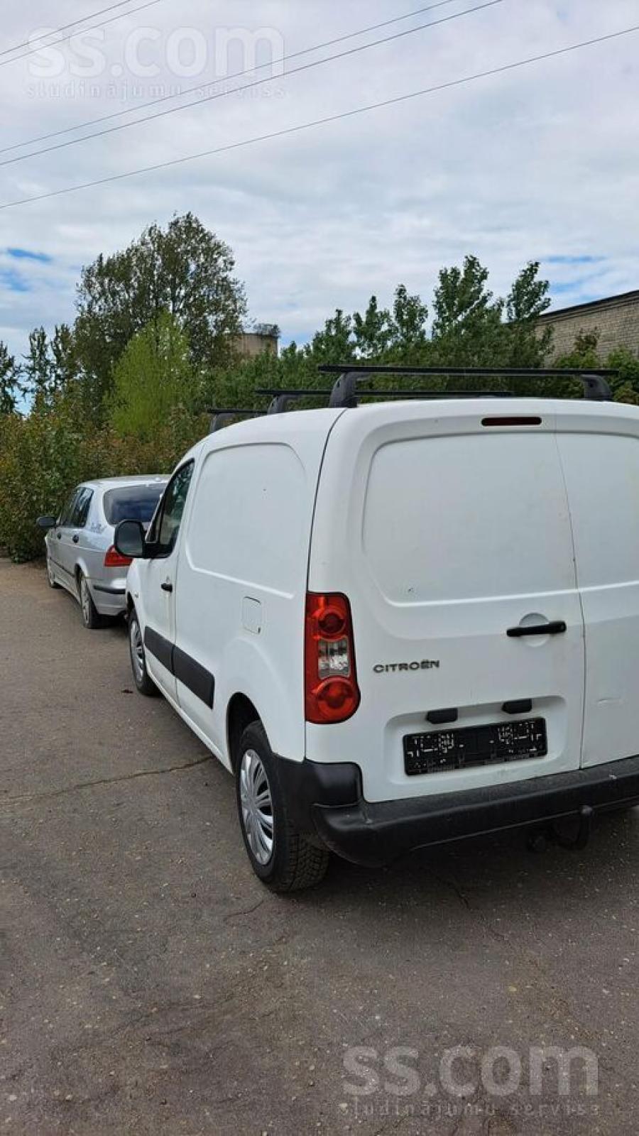White Citroen Berlingo 2008 in Liepaja, with an engine capacity of 1.80 L and mileage of 260 thousand km for 4000 €, photo 6 on AUTOMOTO.COM.LV