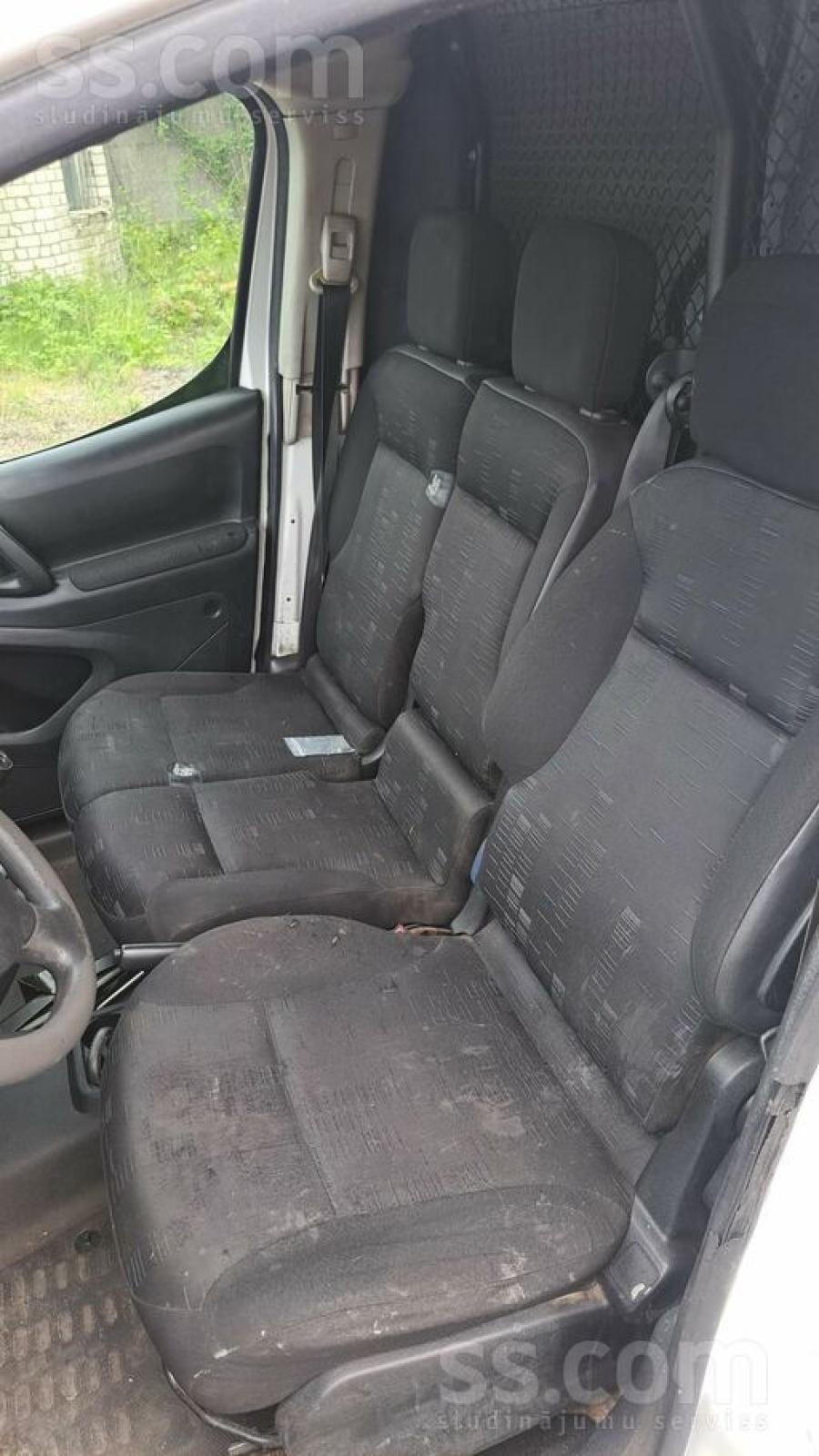 White Citroen Berlingo 2008 in Liepaja, with an engine capacity of 1.80 L and mileage of 260 thousand km for 4000 €, photo 8 on AUTOMOTO.COM.LV