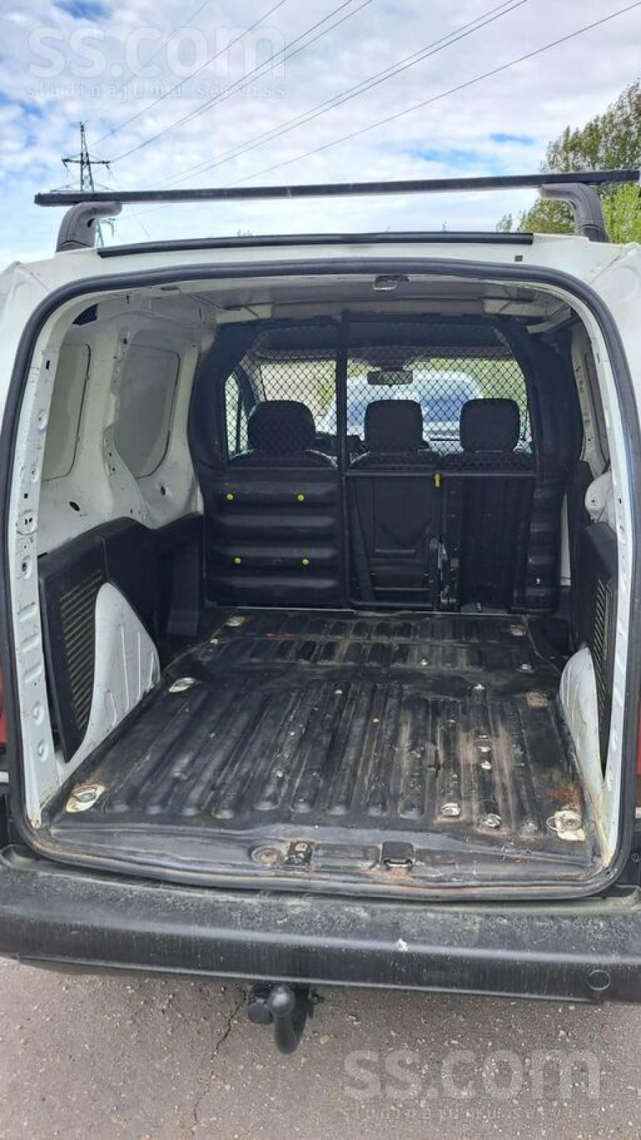 White Citroen Berlingo 2008 in Liepaja, with an engine capacity of 1.80 L and mileage of 260 thousand km for 4000 €, photo 9 on AUTOMOTO.COM.LV