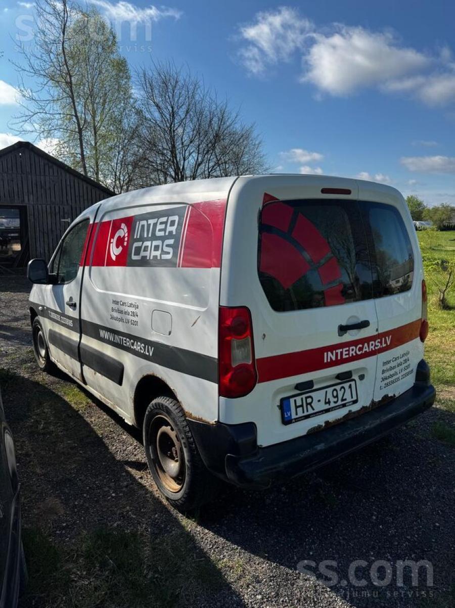 Balts Citroen Berlingo 2011 Jēkabpils, ar dzinēja tilpumu 1.60 L un nobraukumu 500 tūkst. km par 400 €, foto 4 vietnē AUTOMOTO.COM.LV