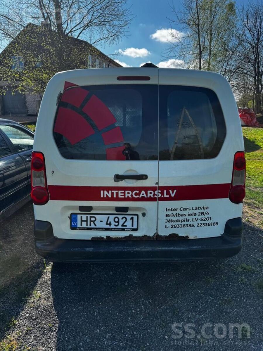 Balts Citroen Berlingo 2011 Jēkabpils, ar dzinēja tilpumu 1.60 L un nobraukumu 500 tūkst. km par 400 €, foto 5 vietnē AUTOMOTO.COM.LV