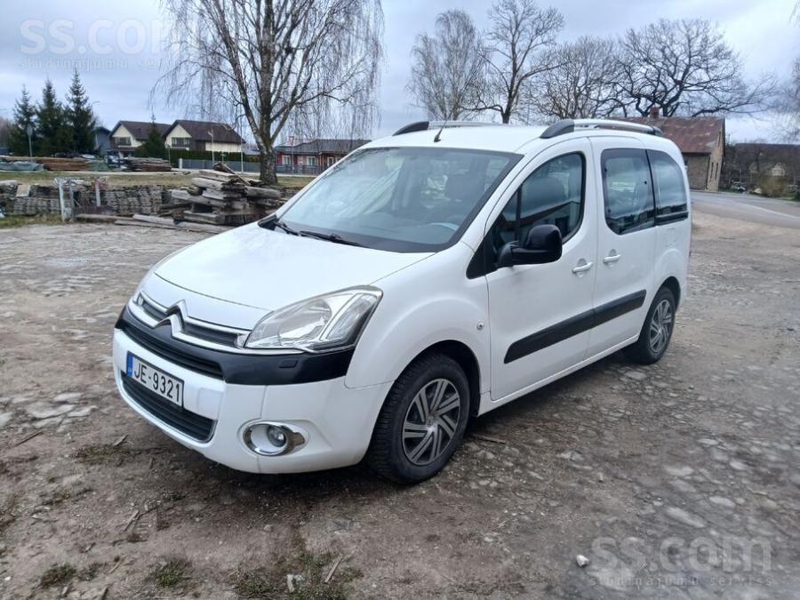 White Citroen Berlingo 2013 in Riga, with an engine capacity of 1.60 L and mileage of 85 thousand km for 3900 €, photo 1 on AUTOMOTO.COM.LV