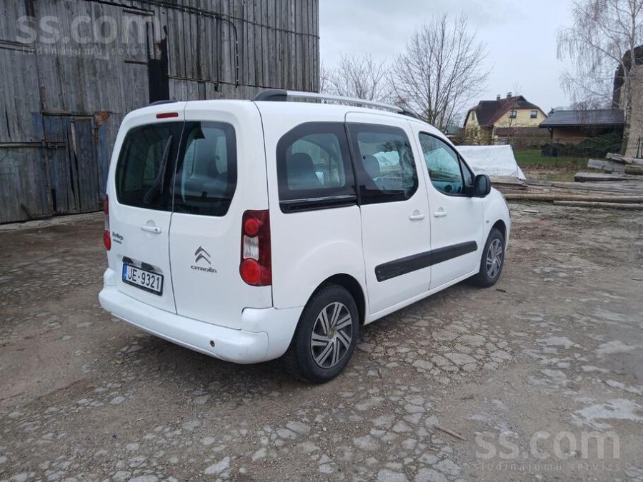 White Citroen Berlingo 2013 in Riga, with an engine capacity of 1.60 L and mileage of 85 thousand km for 3900 €, photo 2 on AUTOMOTO.COM.LV