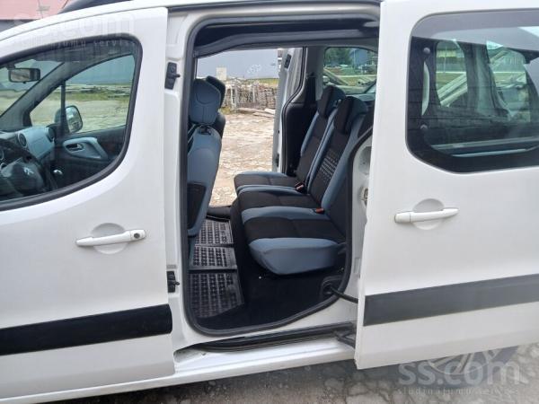 White Citroen Berlingo 2013 in Riga, with an engine capacity of 1.60 L and mileage of 85 thousand km for 3900 €, photo 5 on AUTOMOTO.COM.LV