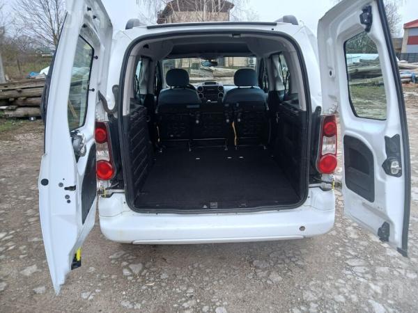 White Citroen Berlingo 2013 in Riga, with an engine capacity of 1.60 L and mileage of 85 thousand km for 3900 €, photo 7 on AUTOMOTO.COM.LV
