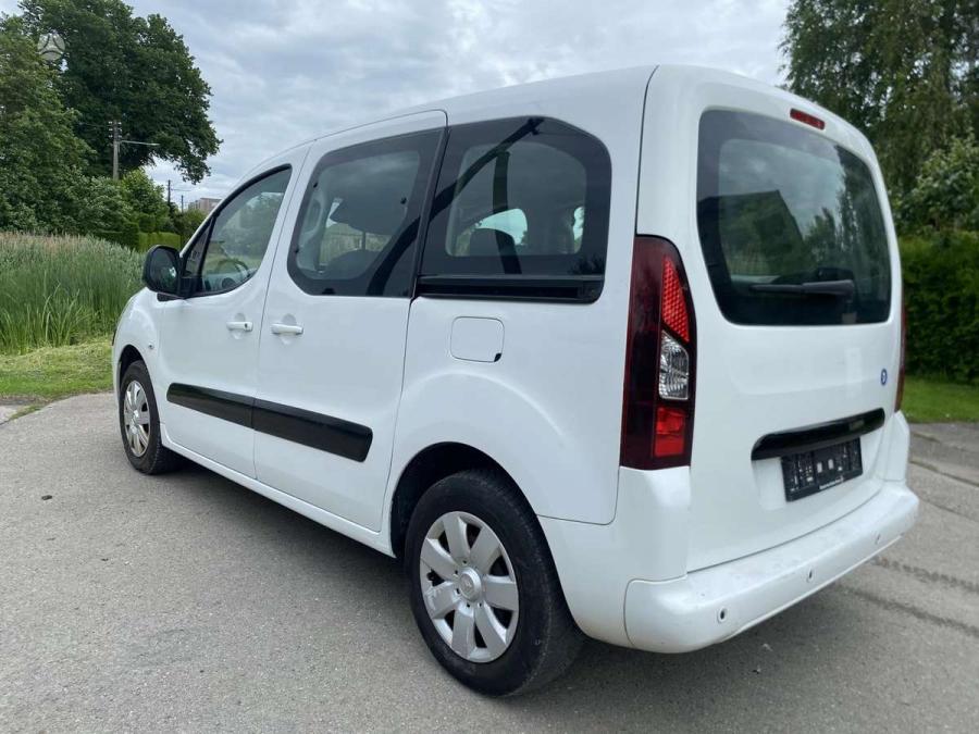 White Citroen Berlingo 2013 in Birzai, with an engine capacity of 1.56 L and mileage of 185 thousand km for 3450 €, photo 4 on AUTOMOTO.COM.LV