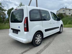 White Citroen Berlingo 2013 in Birzai, with an engine capacity of 1.56 L and mileage of 185 thousand km for 3450 €, photo 6 on AUTOMOTO.COM.LV